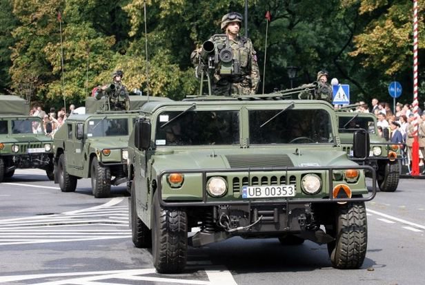 Rosomak, Langusta, Żbik i Humvee - pojazdy Wojska Polskiego | Autokult.pl